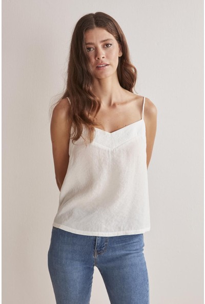 Kadın Beyaz Düz Kesim V Yaka Askılı Bluz