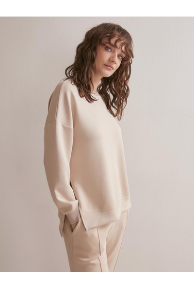Jimmy Key Kadın Bej Bisiklet Yaka Arkası Uzun Yırtmaçlı Sweatshirt