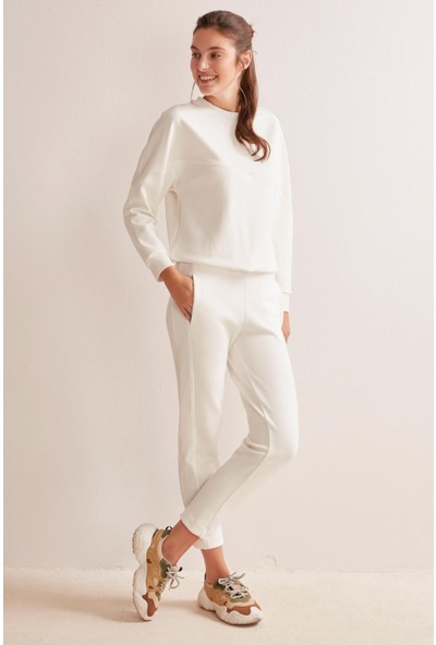 Jimmy Key Kadın Beyaz Yan Cepli Rahat Beli Lastikli Jogger Pantolon Jimmy Key Kadın Beyaz Yan Cepli Rahat Beli Lastikli Jogger Pantolon