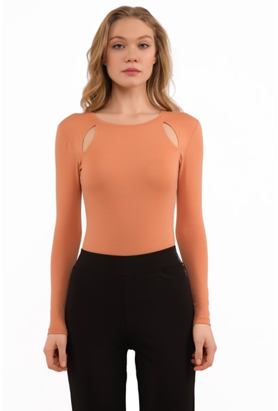 EceLara Yuvarlak Yaka Omuz Detaylı Body