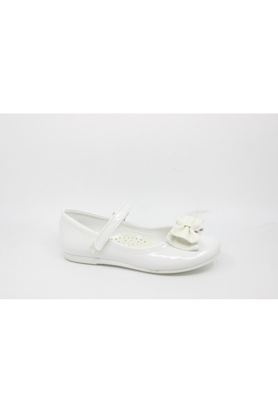 Zerhan 400 Kız Çocuk Beyaz Rugan Fiyonklu Cırtlı Babet Zerhan 400 Kız Çocuk Beyaz Rugan Fiyonklu Cırtlı Babet