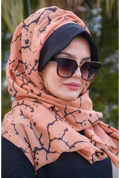 Aişe Tesettür Taba Siyah Baskılı Şapkalı Şal