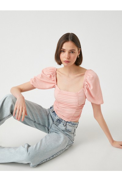 Koton Balon Kollu Crop Büzgülü U Yaka Sırt Detaylı Bluz Koton Balon Kollu Crop Büzgülü U Yaka Sırt Detaylı Bluz