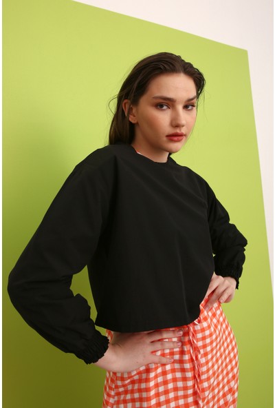 ALLDAY Kolları Gipe Detaylı Kısa Bluz ALLDAY Kolları Gipe Detaylı Kısa Bluz