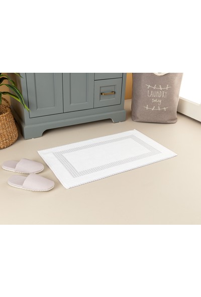 Madame Coco Evelyn Ayak Havlusu - Beyaz / Mor - 50X80 cm