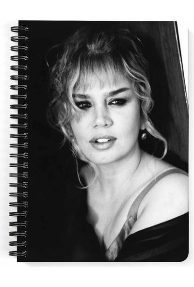 Hero Tasarım Sezen Aksu Baskılı Ahşap Kapaklı Defter 15X20 cm DFT2983 Hero Tasarım Sezen Aksu Baskılı Ahşap Kapaklı Defter 15X20 cm DFT2983
