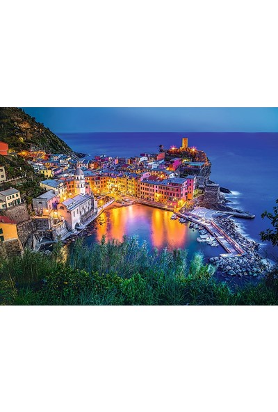 Trefl 2000 Parça Vernazza at Dusk Puzzle Trefl 2000 Parça Vernazza at Dusk Puzzle