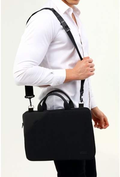 D'Vers Siyah Su Geçirmez Fermuar Detaylı 15.6'' Darbeye Karşı Korumalı Kılıf Notebook Laptop Çantası D'Vers Siyah Su Geçirmez Fermuar Detaylı 15.6'' Darbeye Karşı Korumalı Kılıf Notebook Laptop Çantası