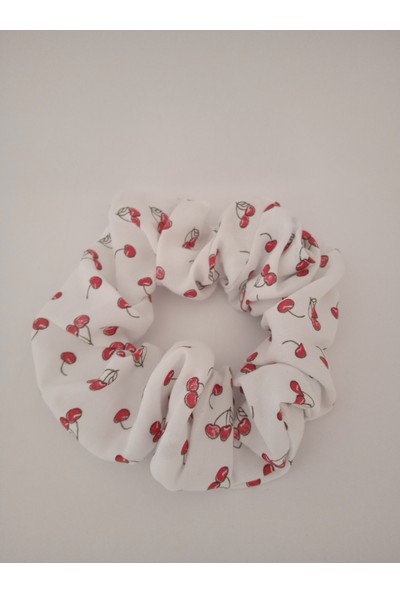 Thulia Süslü Desenli Kumaş Beyaz Toka