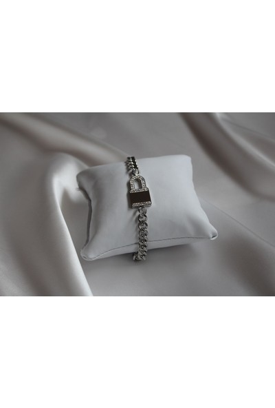 Ekru Accessorie Kilitli Zincir Bileklik Ekru Accessorie Kilitli Zincir Bileklik