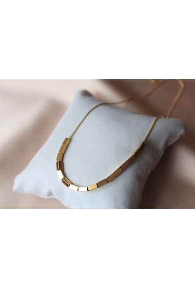 Ekru Accessorie Küp Motifli Çelik Kolye Ekru Accessorie Küp Motifli Çelik Kolye