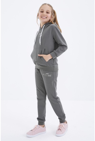 Tommy Life Çağla Yazı Nakışlı Kapüşonlu Basic Rahat Form Kız Çocuk Eşofman Takım - 75055 Tommy Life Çağla Yazı Nakışlı Kapüşonlu Basic Rahat Form Kız Çocuk Eşofman Takım - 75055