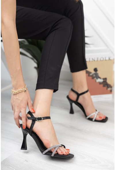 Moda Değirmeni Kadın Taşlı Abiye Ayakkabı MD1012-121-0001