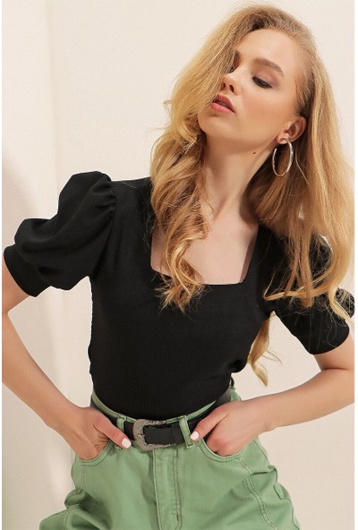 Siyah Renk Kare Yaka Örme Bluz Şık Gece Veya Günlük Giyime Uygun