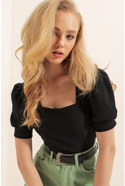 Siyah Renk Kare Yaka Örme Bluz Şık Gece Veya Günlük Giyime Uygun