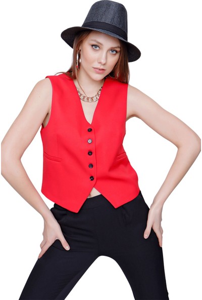 Butikburuc Kadın Kırmızı Düğmeli Kısa Yelek