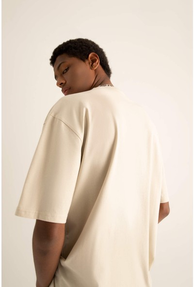 DeFacto Oversize Fit Bisiklet Yaka Basic Kısa Kollu Tişört V2384AZ22SP DeFacto Oversize Fit Bisiklet Yaka Basic Kısa Kollu Tişört V2384AZ22SP