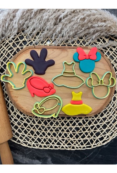 Small Shapes Mickey Minnie Mouse 4'Lü Set Kurabiye Kalıbı Hamur Kesici Şekillendirici Kalıbı Small Shapes Mickey Minnie Mouse 4'Lü Set Kurabiye Kalıbı Hamur Kesici Şekillendirici Kalıbı