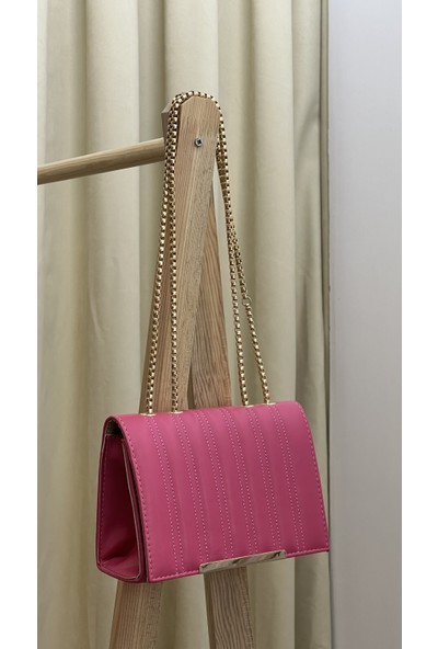 Butik Batii Zincir Askılı Içinde Bölmesi Bulunan Mıknatıs Kapaklı Suni Deri Çanta Butik Batii Zincir Askılı Içinde Bölmesi Bulunan Mıknatıs Kapaklı Suni Deri Çanta