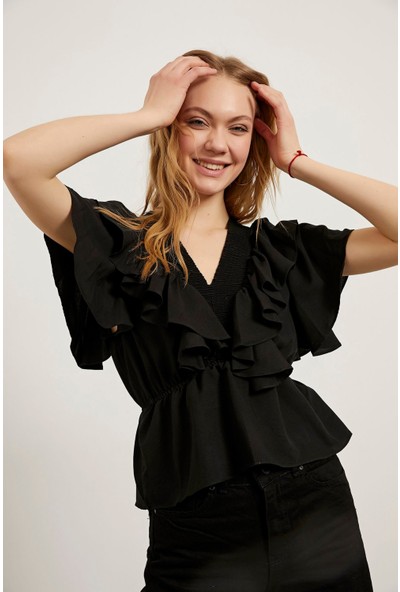 Armalife Yaka Gipeli Fırfırlı Bluz