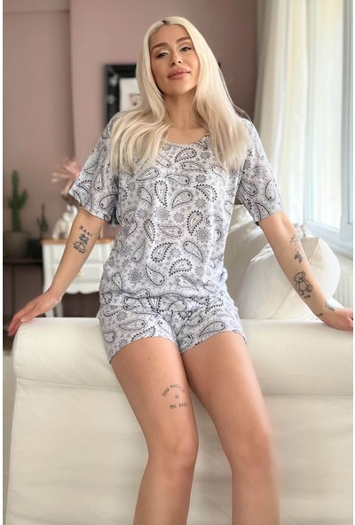 Pijama Evi Gri Ebruli Baskılı Şortlu Kadın Pijama Takımı