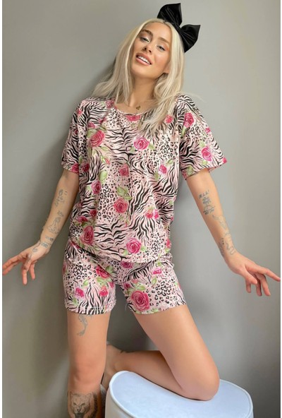 Pijama Evi Siyah Beyaz Gül Baskılı Şortlu Kadın Pijama Takımı