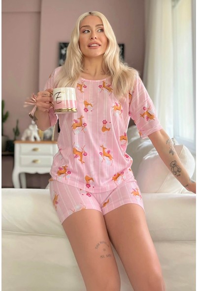 Pijama Evi Pembe Geyik Baskılı Şortlu Kadın Pijama Takımı Pijama Evi Pembe Geyik Baskılı Şortlu Kadın Pijama Takımı