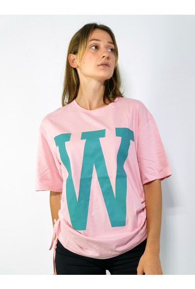 Mericey Kadın Pudra Bisiklet Yaka Baskılı Büzgü Detaylı Oversize T-Shirt Mericey Kadın Pudra Bisiklet Yaka Baskılı Büzgü Detaylı Oversize T-Shirt