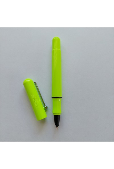 Jinhao Pocket Neon Yeşil Dolma Kalem Ef 0.38 mm Cep Tipi Jinhao Pocket Neon Yeşil Dolma Kalem Ef 0.38 mm Cep Tipi