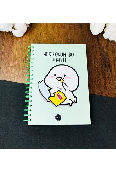 Giftmoda Yaşıyosun Bu Hayatı Tasarımlı Spiralli Defter Giftmoda Yaşıyosun Bu Hayatı Tasarımlı Spiralli Defter
