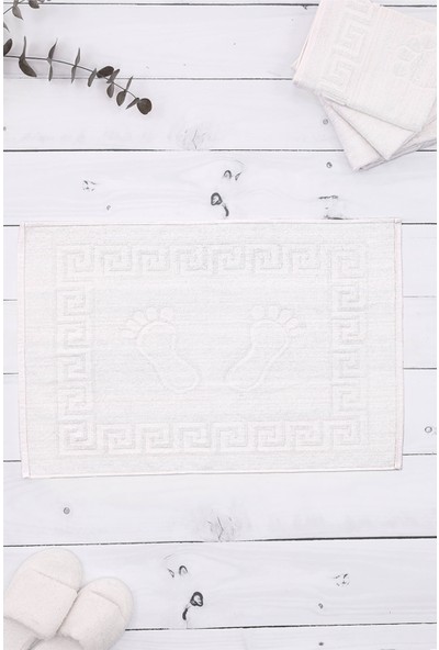 Favora 4 Adet Otel Ayak Havlusu 50X70 200 gr - Beyaz Favora 4 Adet Otel Ayak Havlusu 50X70 200 gr - Beyaz