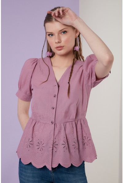 Lela Pamuklu Nakışlı Düğmeli V Yaka Kısa Kollu Bluz Bayan Bluz 6056473