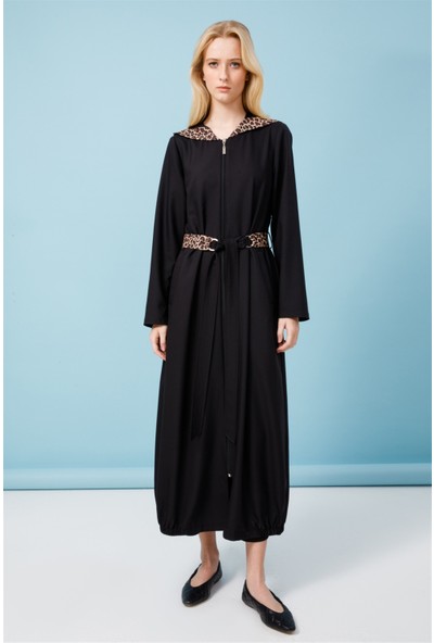 Micca Leopar Desen Kapüşonlu ve Kemerli Spor Tam Boy Kap Pardesü-Siyah Micca Leopar Desen Kapüşonlu ve Kemerli Spor Tam Boy Kap Pardesü-Siyah