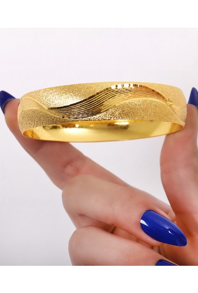 Monliya Kurdele Desenli 22 Ayar Altın Kaplama 1.5 cm Kalınlığında Bilezik Monliya Kurdele Desenli 22 Ayar Altın Kaplama 1.5 cm Kalınlığında Bilezik