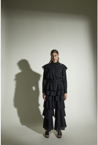 Qui Prive Kol Detaylı, Vual Brode Kumaş, Kısa Gömlek. Siyah