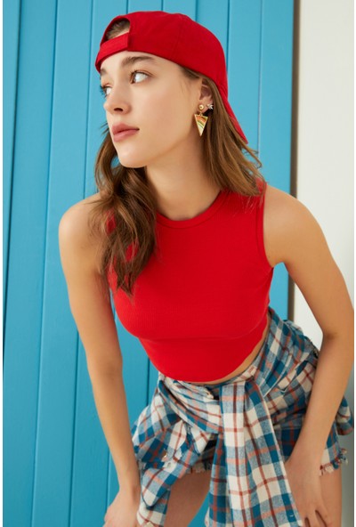 BiPantolon Kadın Kırmızı Ön Oval Arka Düz Detaylı Fitilli Crop Top BiPantolon Kadın Kırmızı Ön Oval Arka Düz Detaylı Fitilli Crop Top