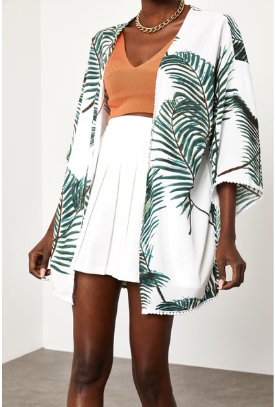 Xhan Beyaz & Yeşil Kolları Güpürlü Palmiye Desenli Kimono 2YXK4-46103-78 Xhan Beyaz & Yeşil Kolları Güpürlü Palmiye Desenli Kimono 2YXK4-46103-78