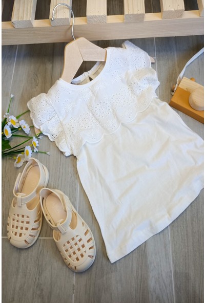 Kolları Fırfırlı Dantelli Bluz