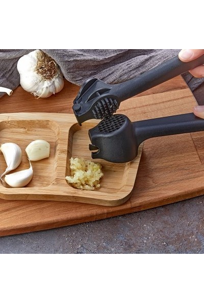 Karalı Plastik Sarımsak Ezici Kolay Temizlik