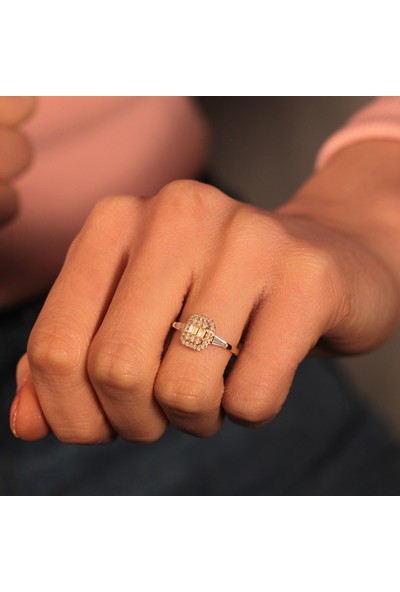 Adil Idil Kuyumculuk 14 Ayar Kenarları Baget Taş Detay Yüzük
