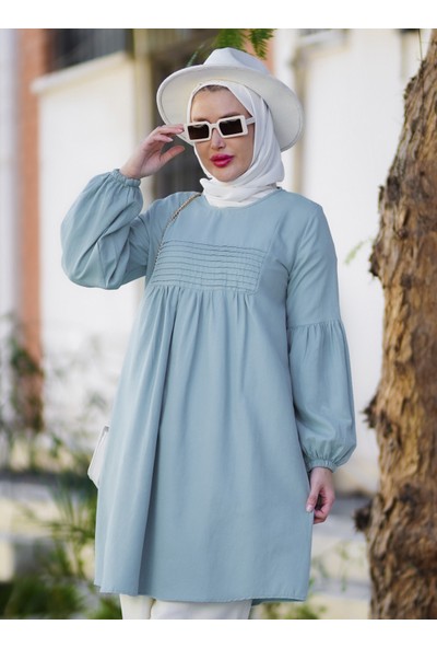 Göğüs Pileli Enseden Tek Düğmeli Nervürlü Tunik - Çağla - Por La Cara Göğüs Pileli Enseden Tek Düğmeli Nervürlü Tunik - Çağla - Por La Cara