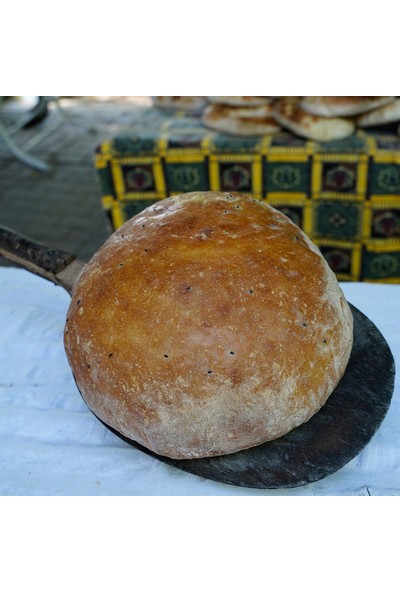 Bolu Gelincik Hanımeli Ekşi Mayalı Patatesli Köy Ekmeği 1300GR Bolu Gelincik Hanımeli Ekşi Mayalı Patatesli Köy Ekmeği 1300GR