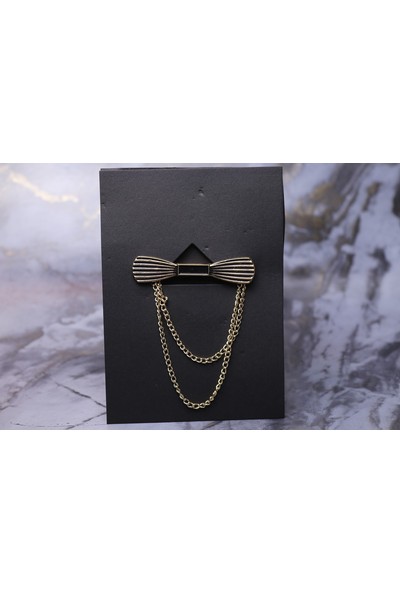 Ars Magic Box Altın Papyon Desenli Klipsli Yaka Iğnesi Ars Magic Box Altın Papyon Desenli Klipsli Yaka Iğnesi
