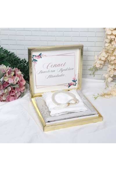 Furkan Neşriyat Anneler Gününe Özel Lüks Kutuda Seccade + Şal + Inci Tesbih Seti Furkan Neşriyat Anneler Gününe Özel Lüks Kutuda Seccade + Şal + Inci Tesbih Seti