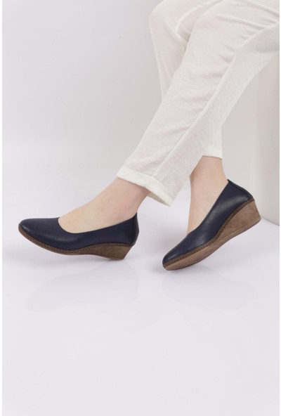 Dgn 1084 Kadın Lazerlı Dolgu Topuk Ayakkabı Dgn 1084 Kadın Lazerlı Dolgu Topuk Ayakkabı