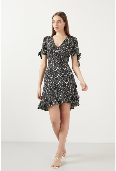 Lela Çiçekli V Yaka Fırfır Detaylı Mini Elbise Kadın Elbise 5863719 Lela Çiçekli V Yaka Fırfır Detaylı Mini Elbise Kadın Elbise 5863719