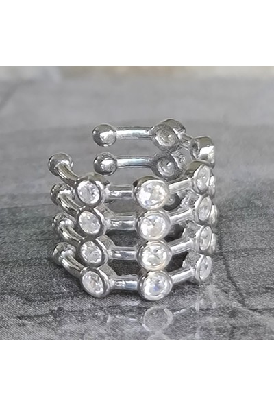 Mooije Silver 4 Sıra Taşlı Gümüş Kıkırdak Küpe Mooije Silver 4 Sıra Taşlı Gümüş Kıkırdak Küpe