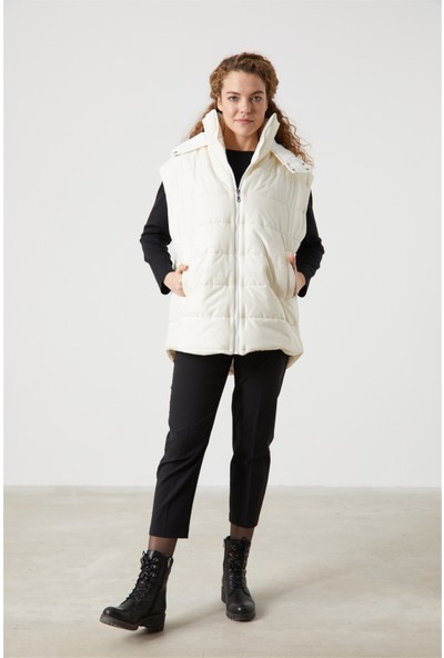 Nihan Kapşonlu Oversize Kapitone Yelek Ekru
