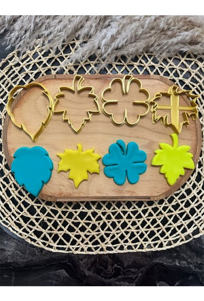 Small Shapes Yaprak 3'lü Set Kurabiye Kalıbı ve Hamur Kesici Small Shapes Yaprak 3'lü Set Kurabiye Kalıbı ve Hamur Kesici