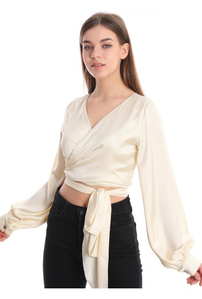 KüButik Kadın Siyah Kruvaze Saten Bluz